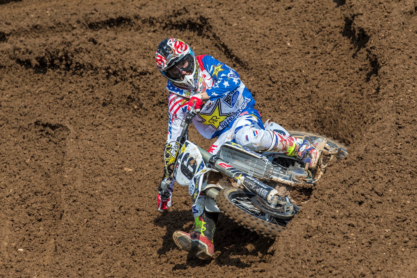 Z motorjem mu je skočill na glavo! - Avto-magazin.si