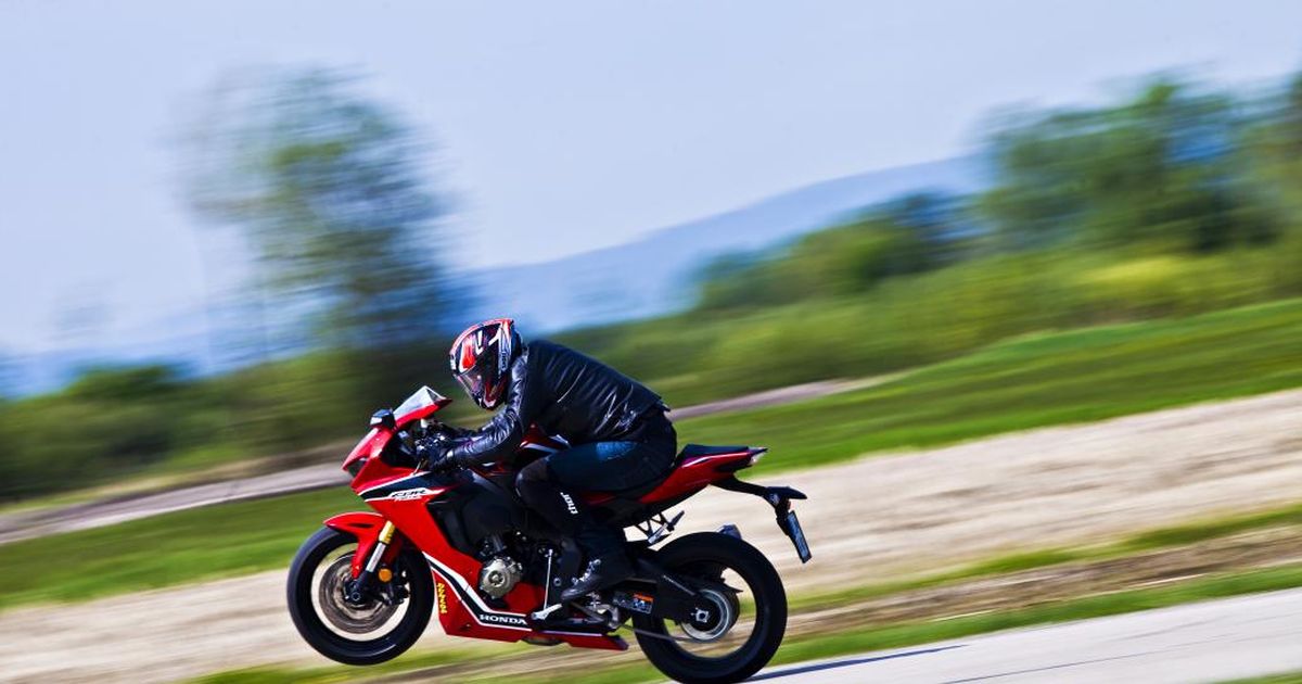 Test: Honda CBR 1000 RR - ali je to sploh še motocikel za na cesto ...