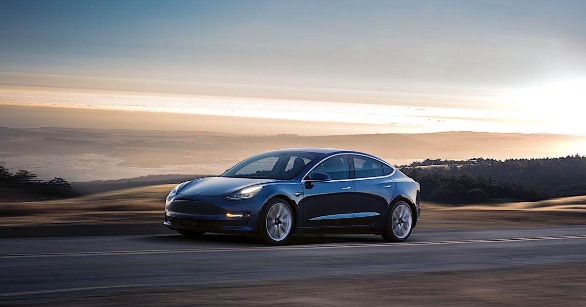 Tesla Model 3 tudi uradno na cesti - Avto-magazin.si