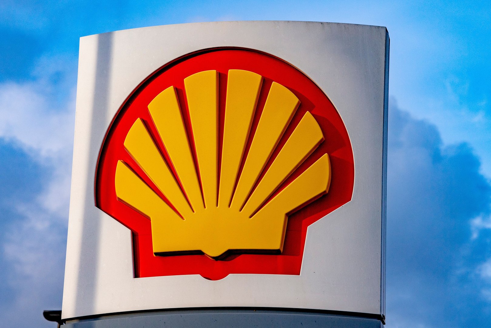 Shell napovedal odmik od klasičnih goriv. Čas za elektriko? - Novice ...