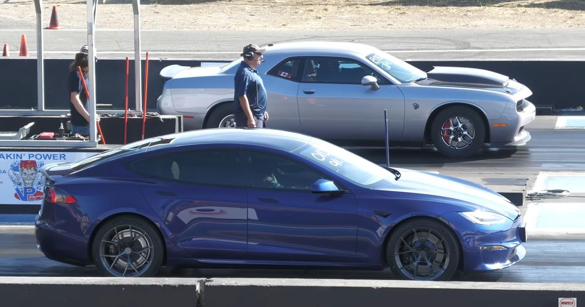 Ko se v pospeševalni dirki pomerita Hellcat in Tesla; tako blizu, a ...