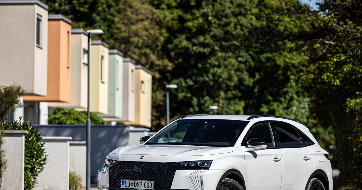 DS DS7 Performance Line Plus E-Tense 300 4x4 EAT8 | Avto-magazin.si