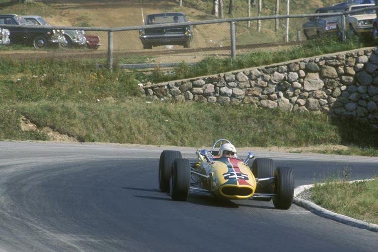 To je eden in edini dirkač F1, ki so ga diskvalificirali, ker je vozil ...