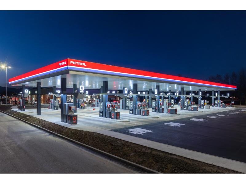 Pozor! Petrol danes zapira večino svojih servisov - Novice - Avto ...