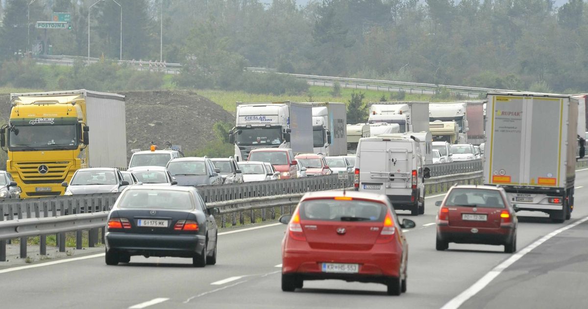 Promet znova zgoščen, ponekod ga ovira tudi sneg - Avto-magazin.si