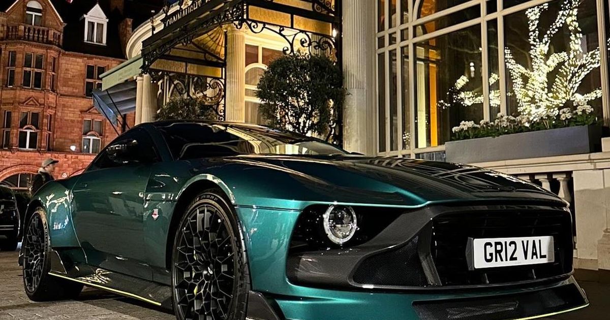 Ta kuharski zvezdnik se je po Londonu prevažal z avtomobilsko mrcino ...