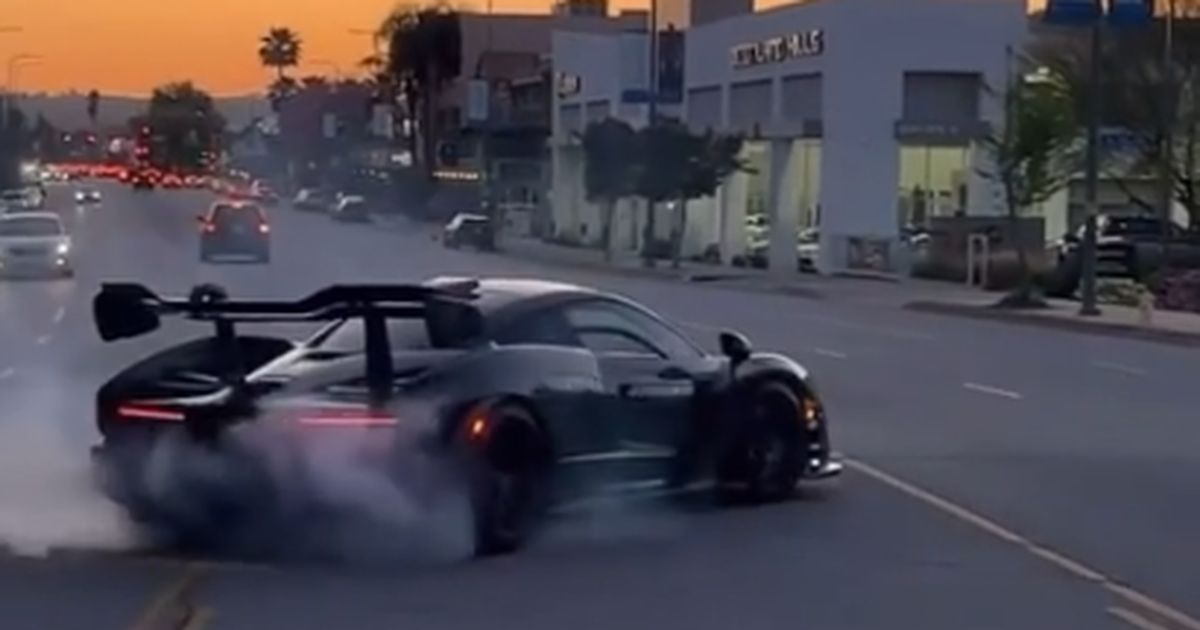 YouTuber iskal pozornost, končal pa z uničenim 1,2 milijona vrednim ...