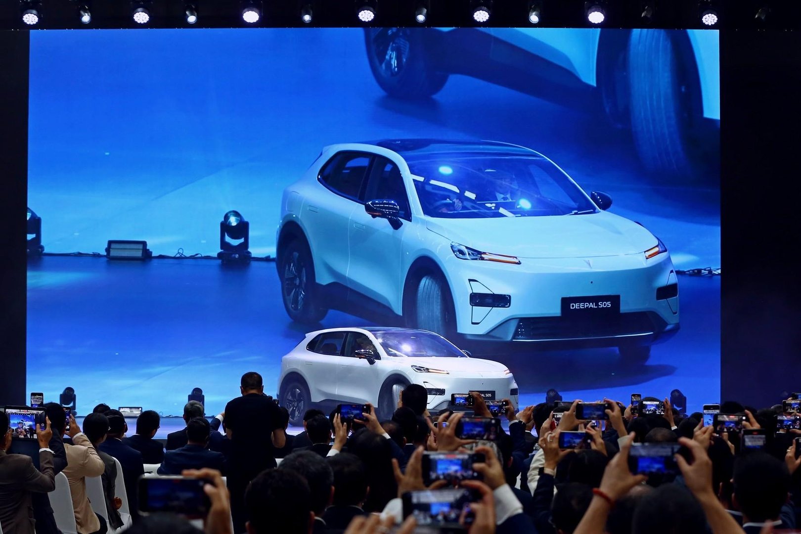 Kitajski proizvajalec napoveduje nepredstavljivo: električni avtomobili ...